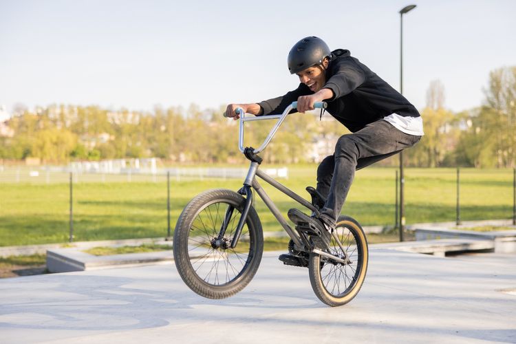 Los siete trucos básicos del BMX Freestyle | Street Art Latam