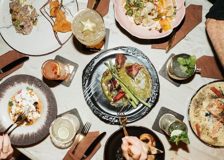 Provenza y Carolina, los restaurantes de Karol G | Street Art Latam